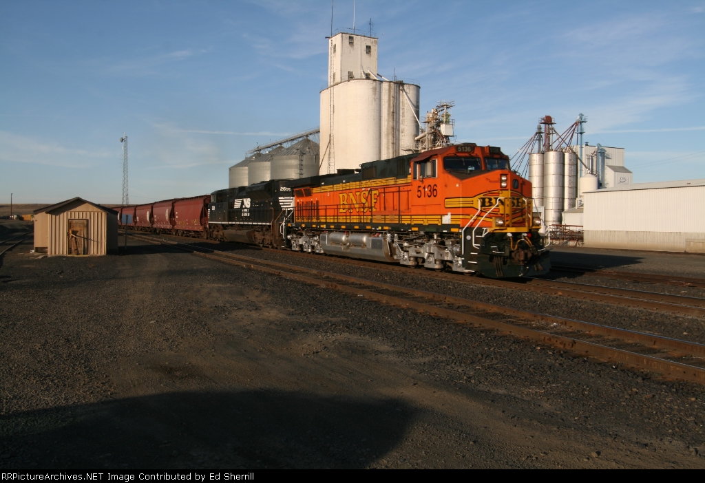 BNSF 5136